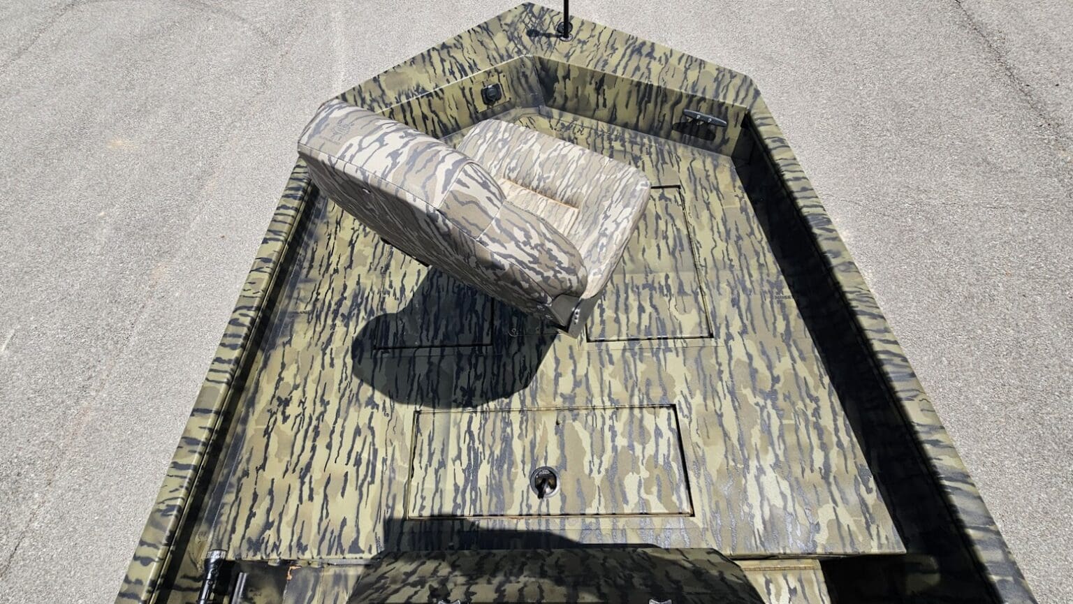 2025 Lowe Roughneck 1760 Pathfinder Tunnel Jet w/80 Mercury JET ...